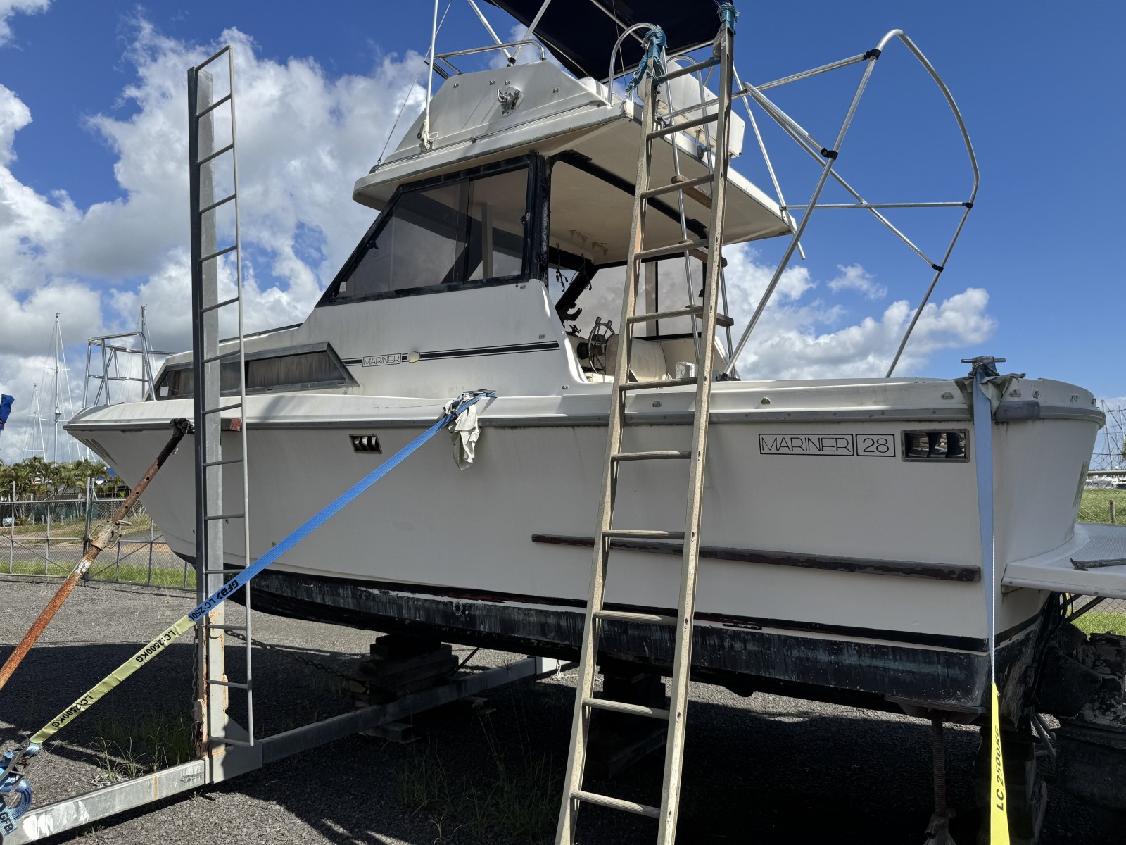 Marine Auctions - Mariner 28 Flybridge