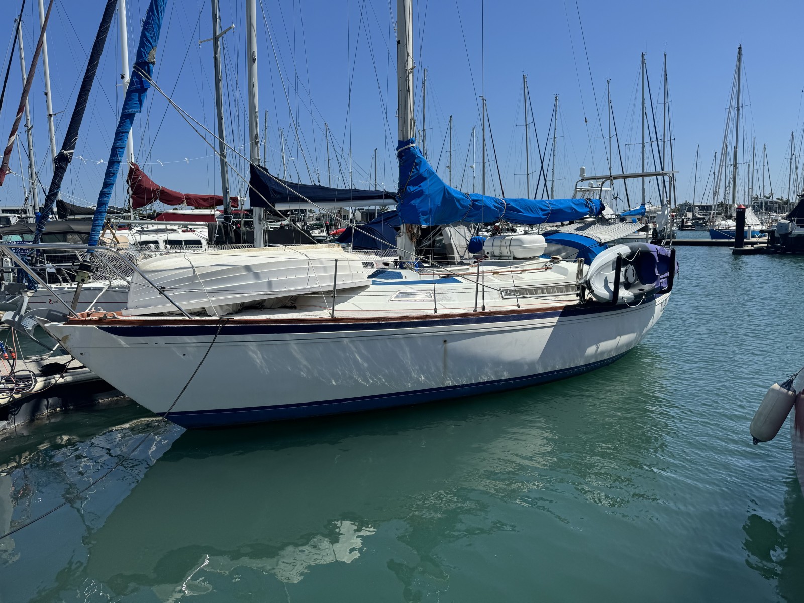 Marine Auctions - Nicholson 31- Fiberglass Sloop
